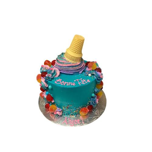 Gâteau Cornet renversé et bonbons | Créations Gourmandes